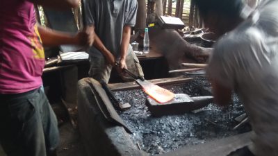 Mengenal Pandai Besi Di Luak Nan Tuo - JURNAL MINANG
